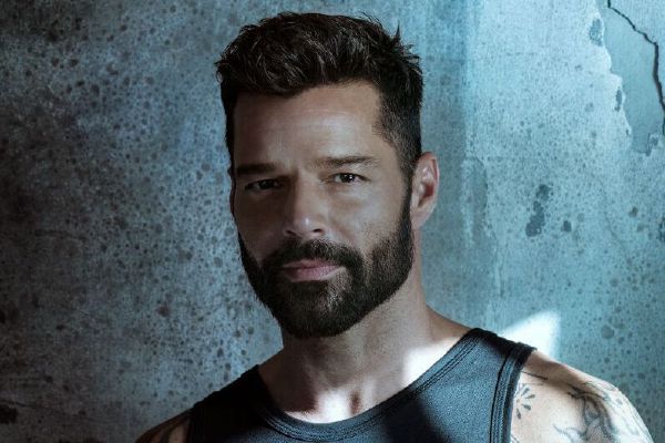 Ricky Martin mini diziyle ekrana dönüyor | Max Fm 95.8 Maximum Music